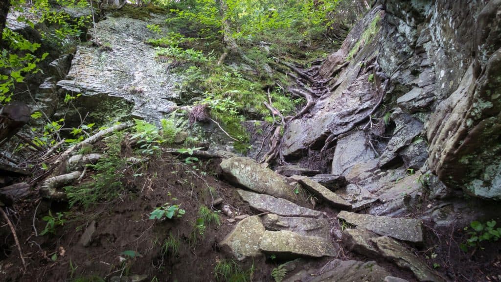11 Perilous Trails You Need to Hike At Least Once In Your Life