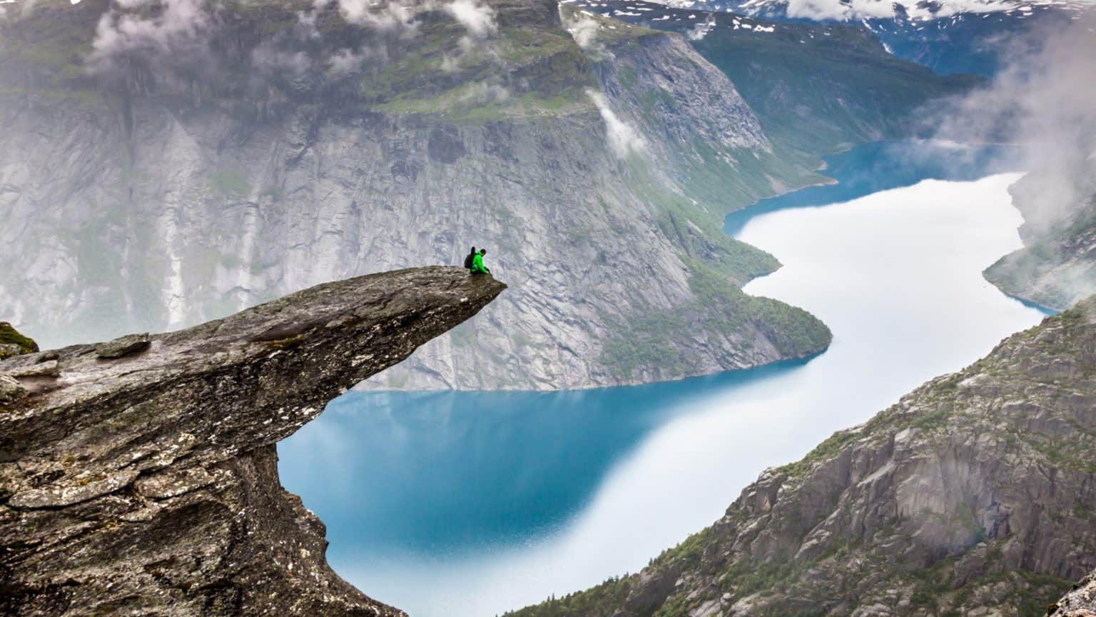 15 Astonishing Natural Rock Formations That Defy Belief