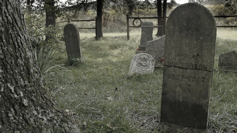 15 Creepiest Cemeteries in the U.S. That Will Send Shivers Down Your Spine