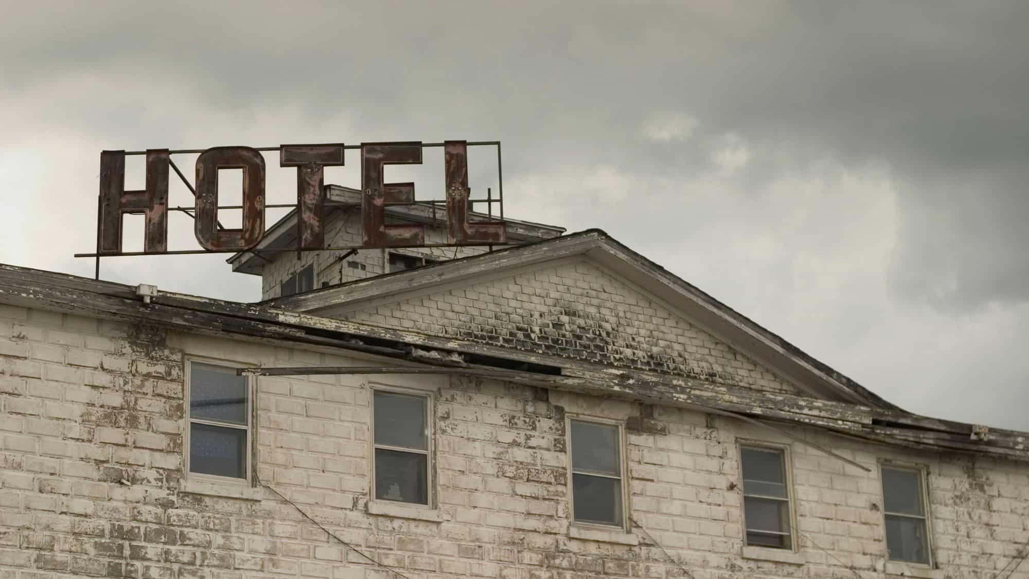 15 Ghostly U.S. Hotels to Brave for an Unforgettable Night