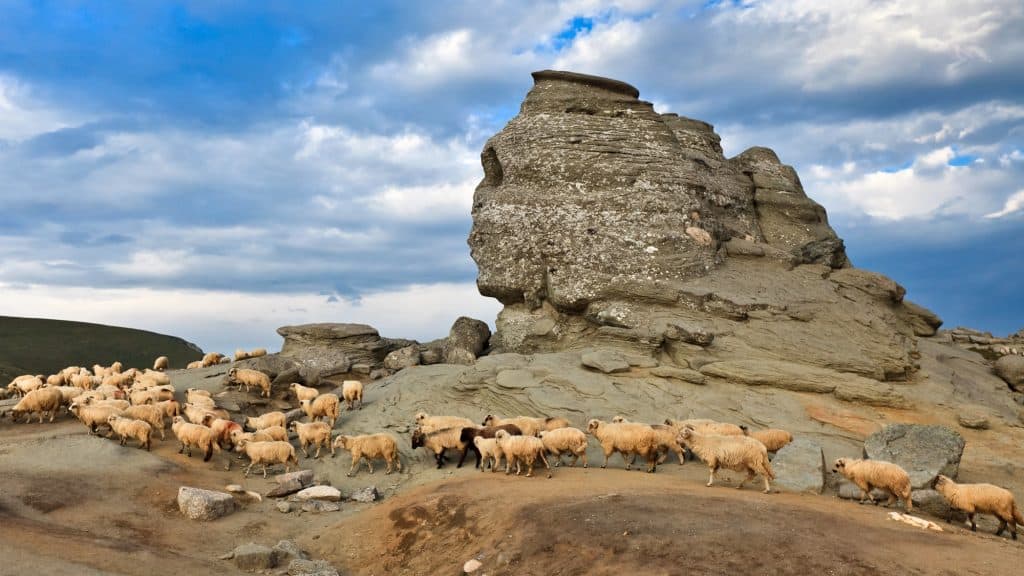 15 Astonishing Natural Rock Formations That Defy Belief