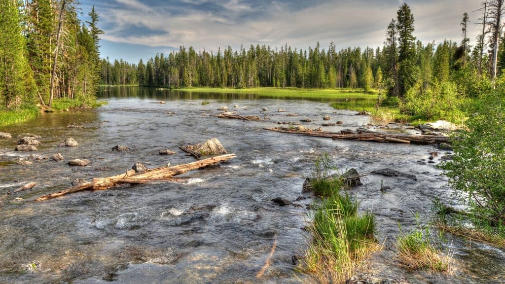 These Mountain Lakes Are So Beautiful They’ll Stop You in Your Tracks